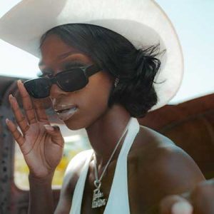 Top 10 Fashion Accessory Trends That Go With Any Wardrobe